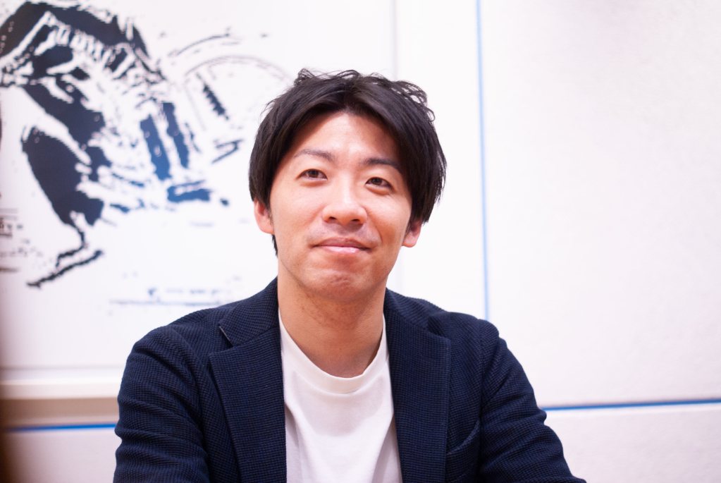 圧倒的なスピード感と誠実さ、そして情熱と行動力で逆境に熱狂し続ける新COO沢村俊介の横顔に迫る。